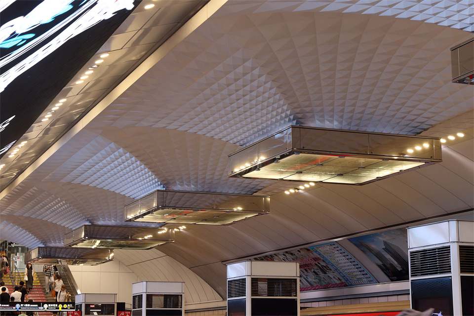 KSWeb - Osaka Metro御堂筋線 シン・シャンデリアコレクション 4 - 梅田駅